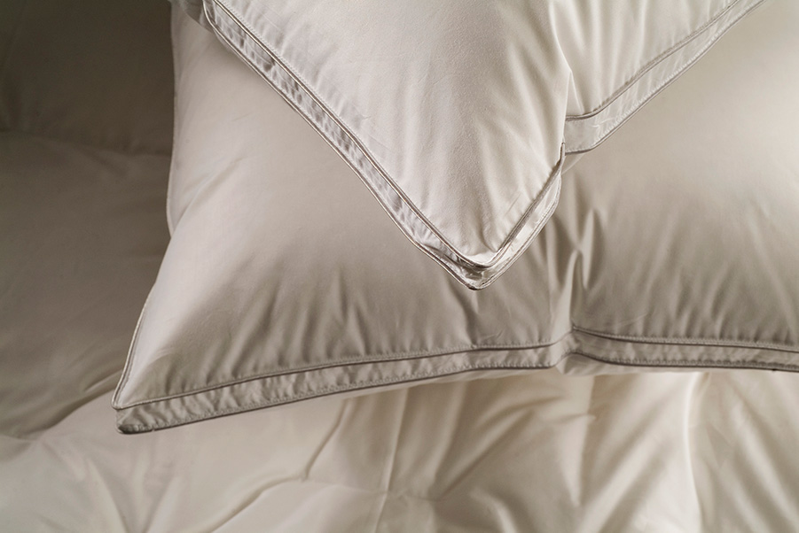 Norsk Dun | Exklusiva duntäcken & kuddar från Norge | SOVA